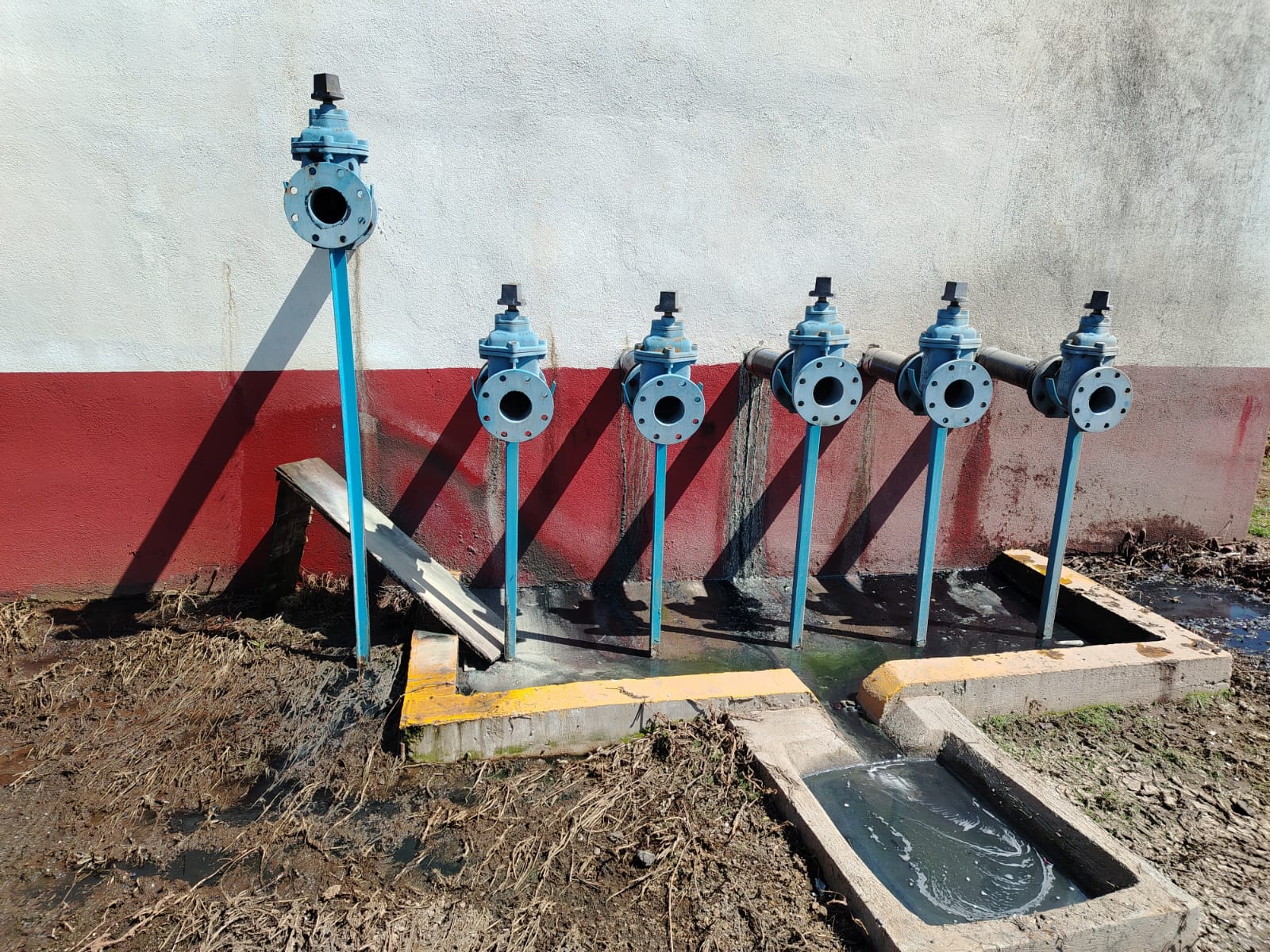 Comunidades denuncian fallas y riesgos sanitarios en planta tratadora ...
